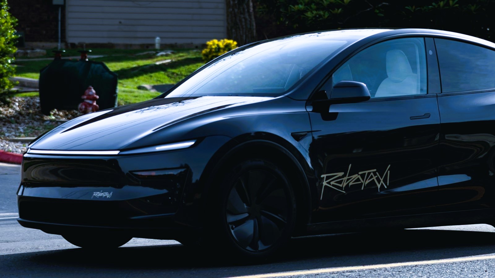 Elon Musk Robotaxi लॉन्च – अब सड़कों पर दौड़ेगी बिना ड्राइवर कार